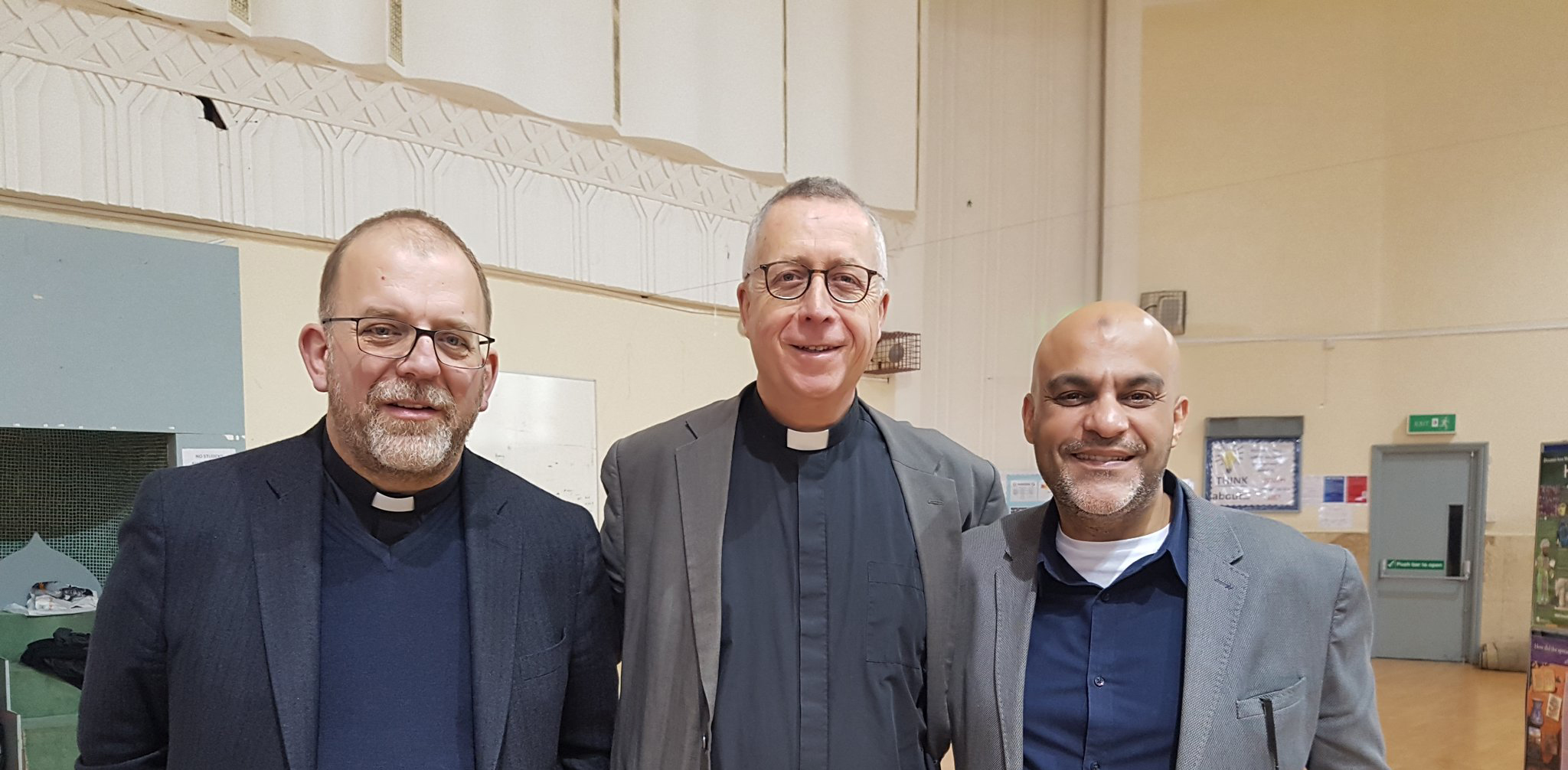 Over 200 UK mosques take part in open day - Muslim News UK