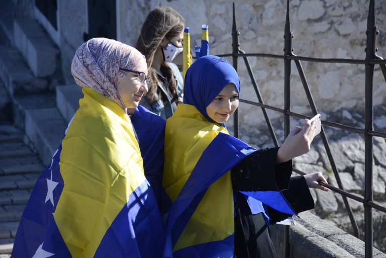 Bosnia marks anniversary of Mostar Bridge's demolition - Muslim News UK