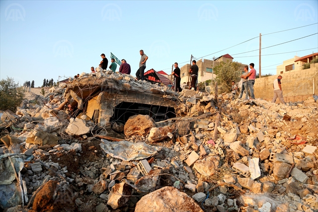 Palestine: Israeli soldiers demolish Bedouin settlement in E Jerusalem ...