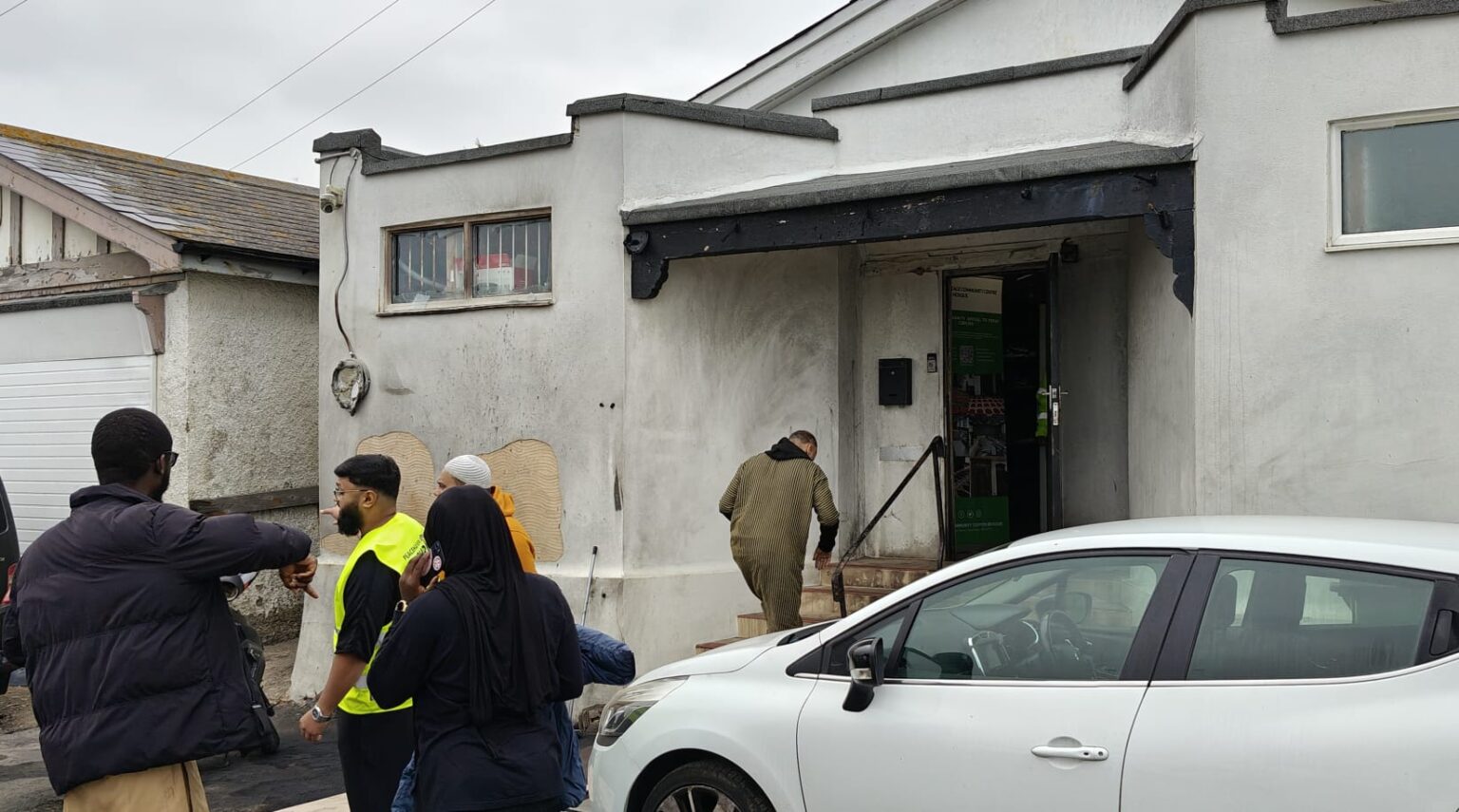 PM’S delayed fire-bombed mosque visit fails to quell anger over ...